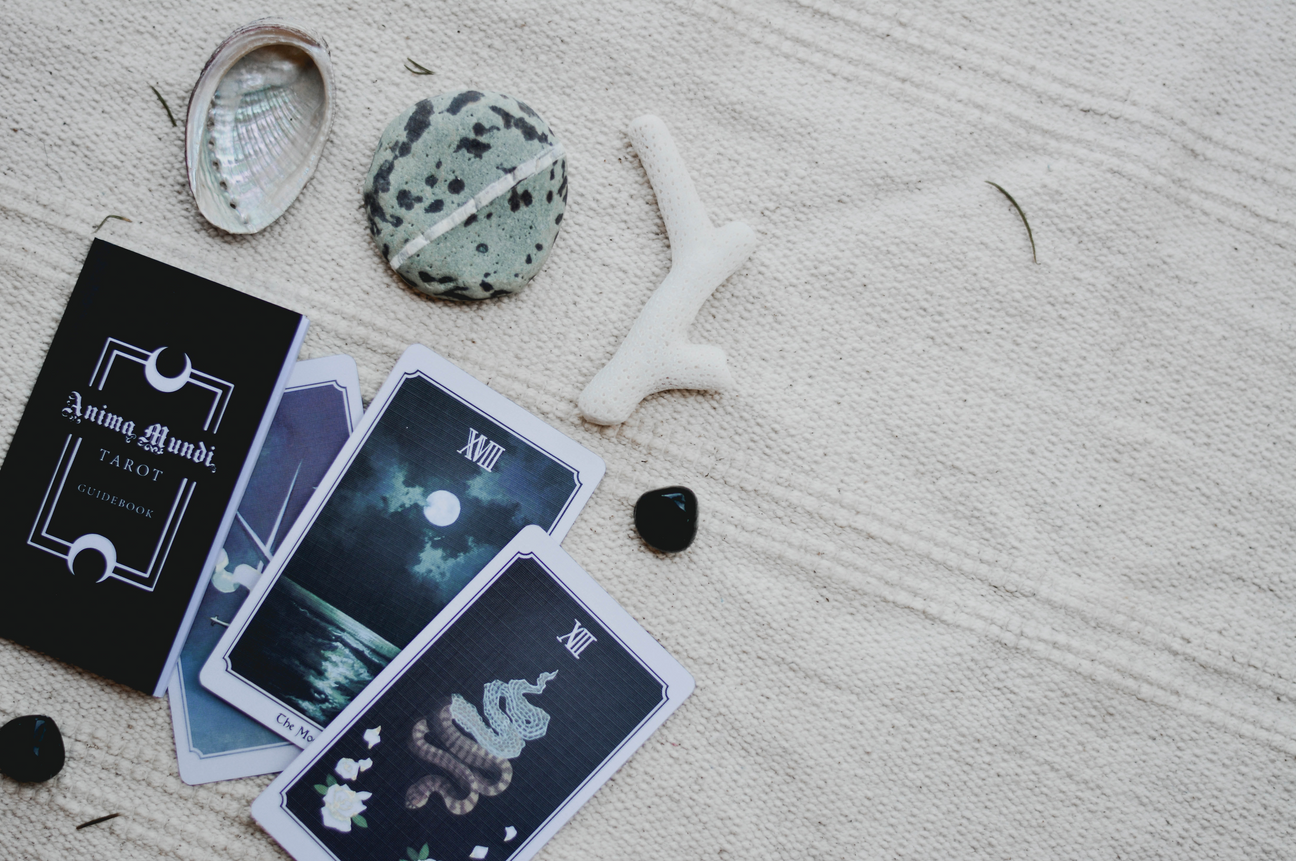 Moon Tarot: Can moon phases affect your tarot reading? – Moonglow Jewelry